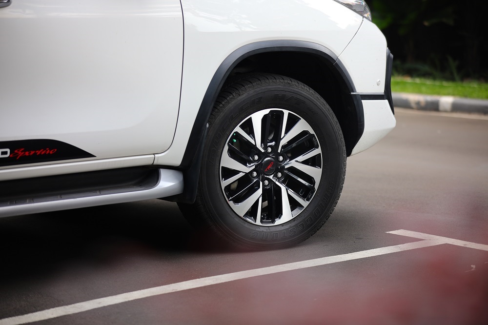 Ban Ukuran Besar untuk Mobil SUV, Apa Pentingnya? - SEVA